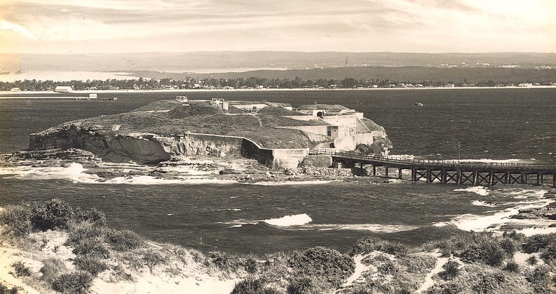 1788: The first English settlers arrived in Australia's Botany Bay.