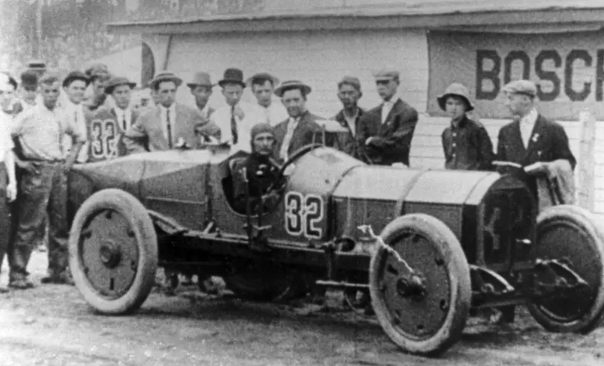 1911: First Indianapolis 500 automobile race, won by Ray Harroun