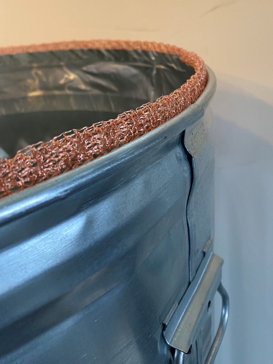 Building a Simple Faraday Cage, by OhioGalt. Faraday Cage Construction.