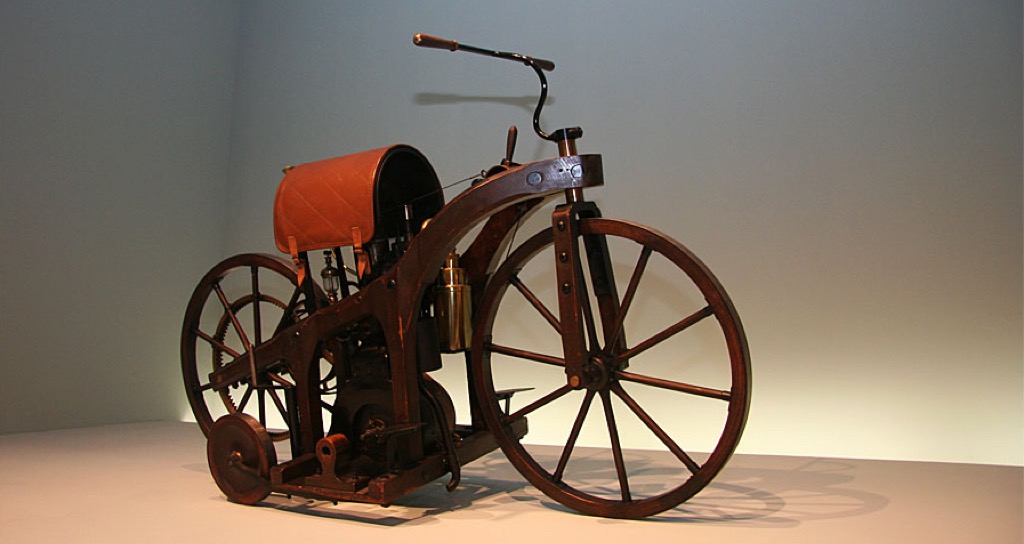November 10, 1885 Gottlieb Daimler unveiled the world's first motorcycle.